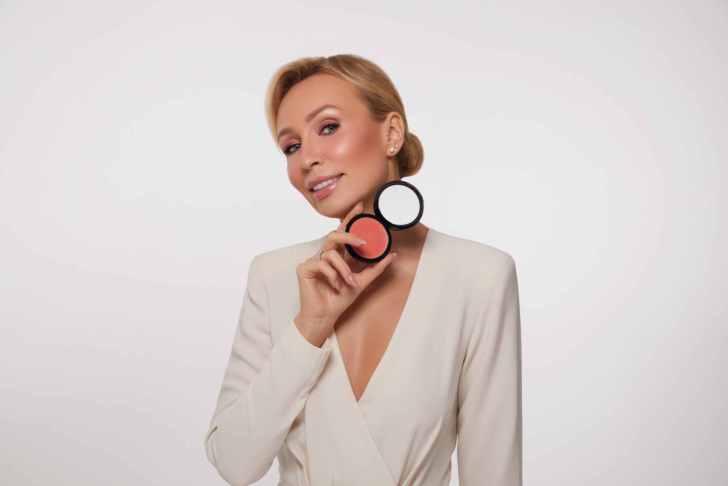Romanovamakeup debuts at Beautyworld Middle East – Connecting Asia ...